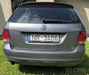 Grey Volkswagen Golf 2011 in Riga, with an engine capacity of 1.60 L and mileage of 391 thousand km for 2700 €, photo 4 on AUTOMOTO.COM.LV