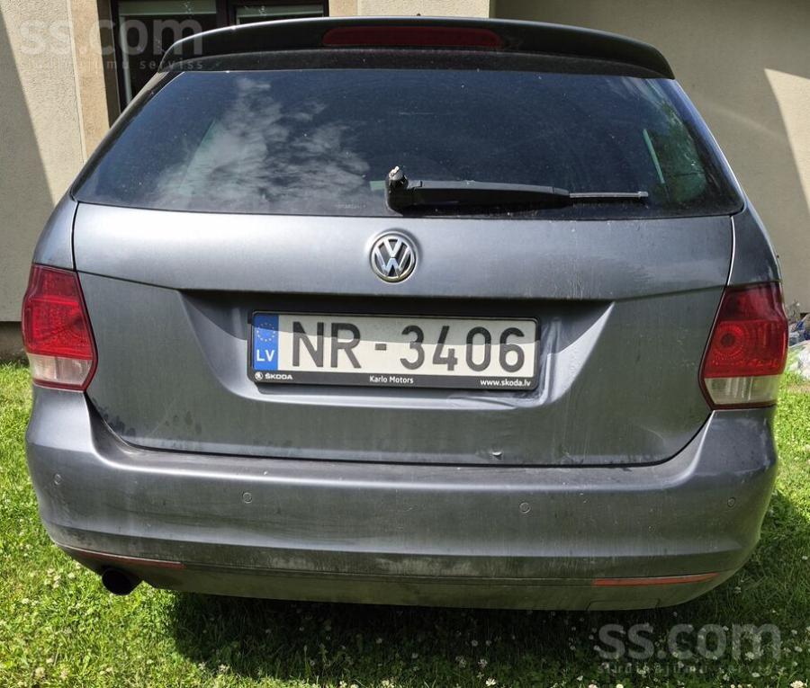 Grey Volkswagen Golf 2011 in Riga, with an engine capacity of 1.60 L and mileage of 391 thousand km for 2700 €, photo 4 on AUTOMOTO.COM.LV