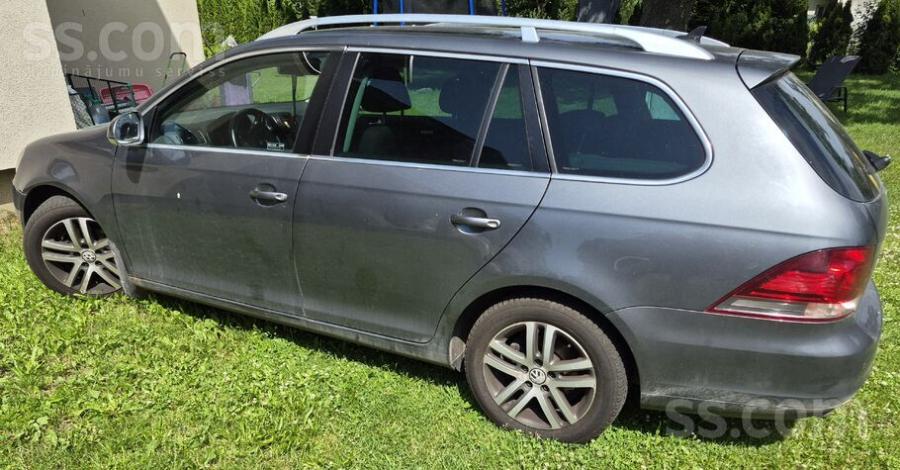 Grey Volkswagen Golf 2011 in Riga, with an engine capacity of 1.60 L and mileage of 391 thousand km for 2700 €, photo 5 on AUTOMOTO.COM.LV