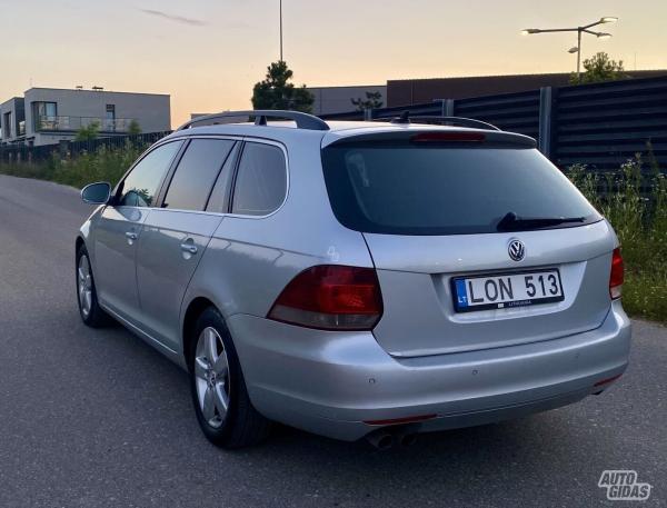 Pelēks Volkswagen Golf 2011 Viļņa, ar dzinēja tilpumu 2.00 L un nobraukumu 349 tūkst. km par 2500 €, foto 3 vietnē AUTOMOTO.COM.LV