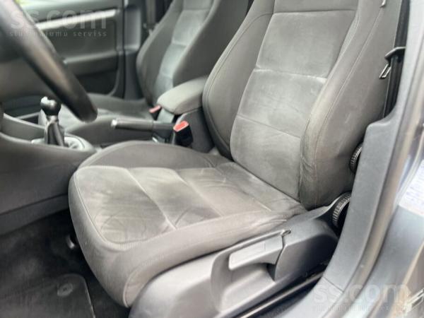 Grey Volkswagen Golf 2011 in Jekabpils, with an engine capacity of 2.00 L and mileage of 351 thousand km for 4500 €, photo 8 on AUTOMOTO.COM.LV