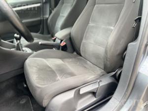 Pelēks Volkswagen Golf 2011 Jēkabpils, ar dzinēja tilpumu 2.00 L un nobraukumu 351 tūkst. km par 4500 €, foto 9 vietnē AUTOMOTO.COM.LV