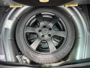 Grey Volkswagen Golf 2011 in Alytus, with an engine capacity of 1.60 L and mileage of 297 thousand km for 4750 €, photo 12 on AUTOMOTO.COM.LV