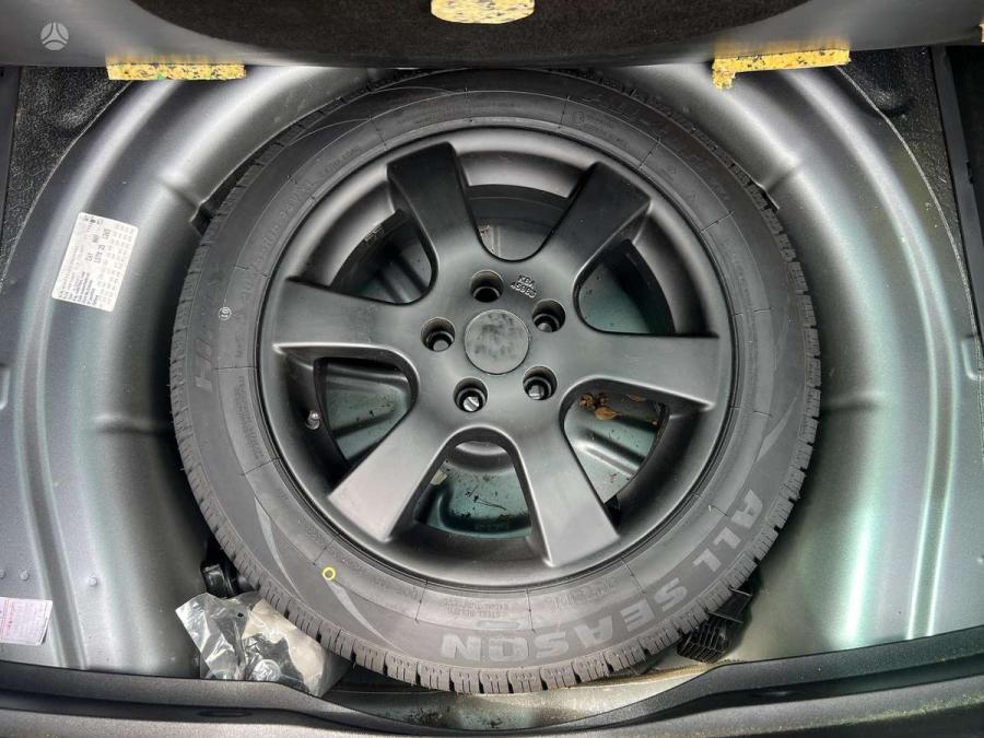 Grey Volkswagen Golf 2011 in Alytus, with an engine capacity of 1.60 L and mileage of 297 thousand km for 4750 €, photo 12 on AUTOMOTO.COM.LV