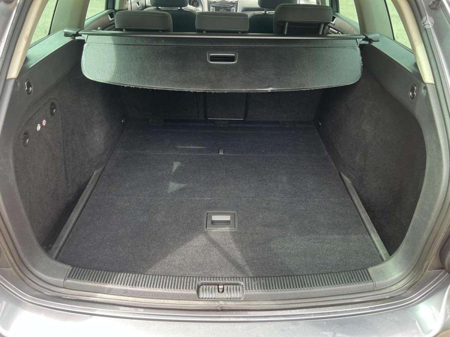 Grey Volkswagen Golf 2011 in Alytus, with an engine capacity of 1.60 L and mileage of 297 thousand km for 4750 €, photo 13 on AUTOMOTO.COM.LV
