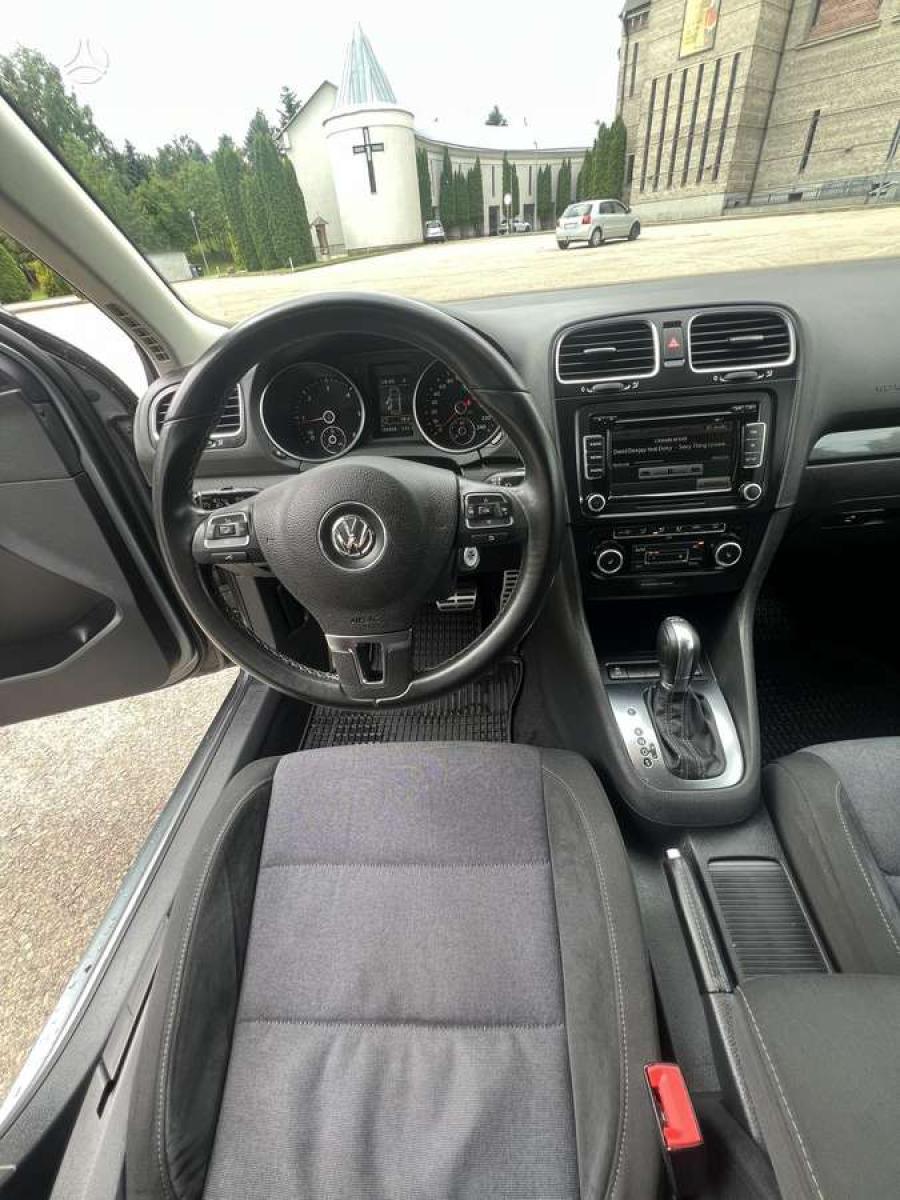 Grey Volkswagen Golf 2011 in Alytus, with an engine capacity of 1.60 L and mileage of 297 thousand km for 4750 €, photo 16 on AUTOMOTO.COM.LV