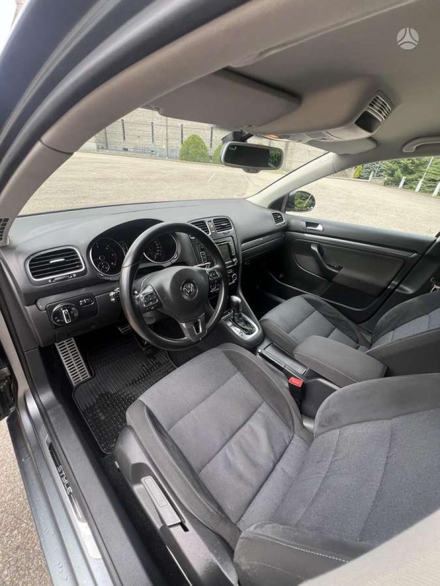 Grey Volkswagen Golf 2011 in Alytus, with an engine capacity of 1.60 L and mileage of 297 thousand km for 4750 €, photo 17 on AUTOMOTO.COM.LV