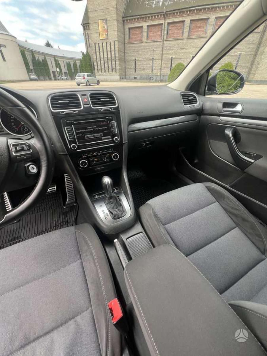 Grey Volkswagen Golf 2011 in Alytus, with an engine capacity of 1.60 L and mileage of 297 thousand km for 4750 €, photo 18 on AUTOMOTO.COM.LV