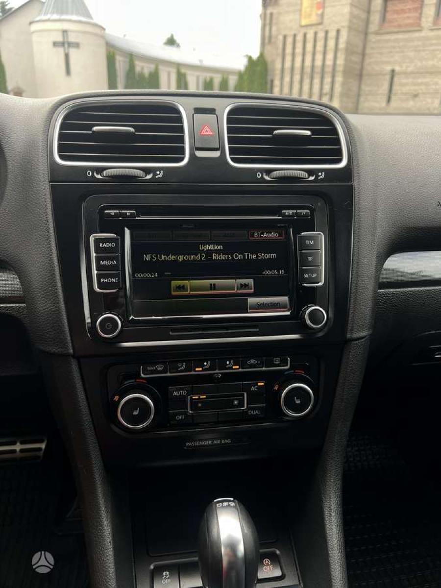 Grey Volkswagen Golf 2011 in Alytus, with an engine capacity of 1.60 L and mileage of 297 thousand km for 4750 €, photo 21 on AUTOMOTO.COM.LV