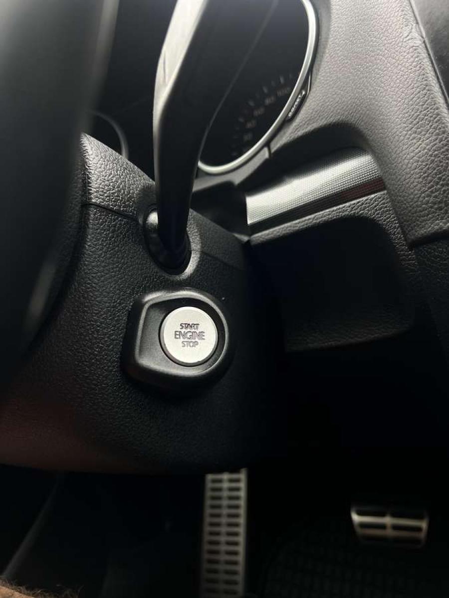 Grey Volkswagen Golf 2011 in Alytus, with an engine capacity of 1.60 L and mileage of 297 thousand km for 4750 €, photo 22 on AUTOMOTO.COM.LV