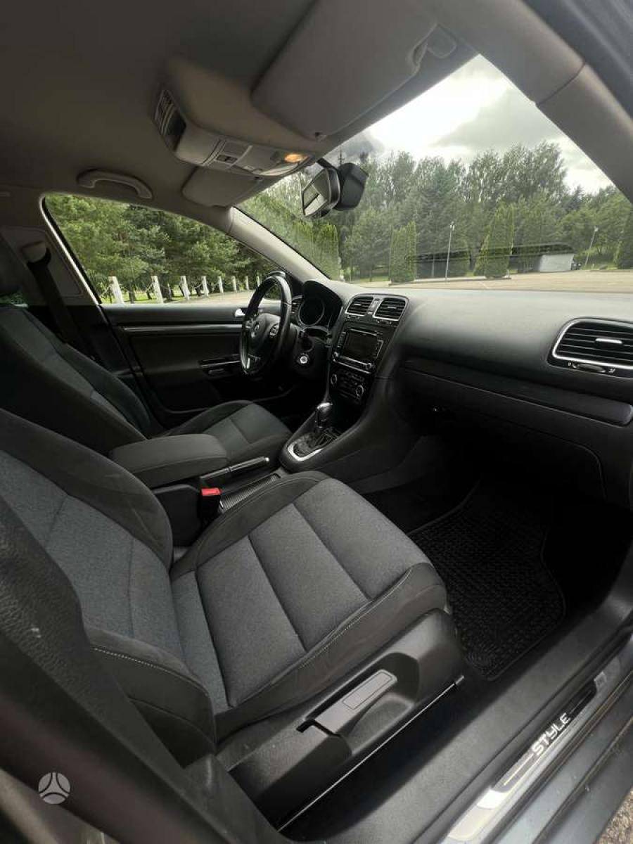 Grey Volkswagen Golf 2011 in Alytus, with an engine capacity of 1.60 L and mileage of 297 thousand km for 4750 €, photo 27 on AUTOMOTO.COM.LV