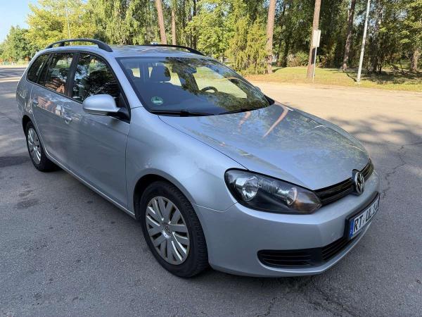 Grey Volkswagen Golf 2011 in Visaginas, with an engine capacity of 1.60 L and mileage of 216 thousand km for 2750 €, photo 1 on AUTOMOTO.COM.LV