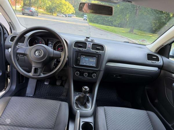 Grey Volkswagen Golf 2011 in Visaginas, with an engine capacity of 1.60 L and mileage of 216 thousand km for 2750 €, photo 9 on AUTOMOTO.COM.LV