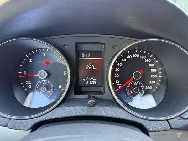 Grey Volkswagen Golf 2011 in Visaginas, with an engine capacity of 1.60 L and mileage of 216 thousand km for 2750 €, photo 10 on AUTOMOTO.COM.LV