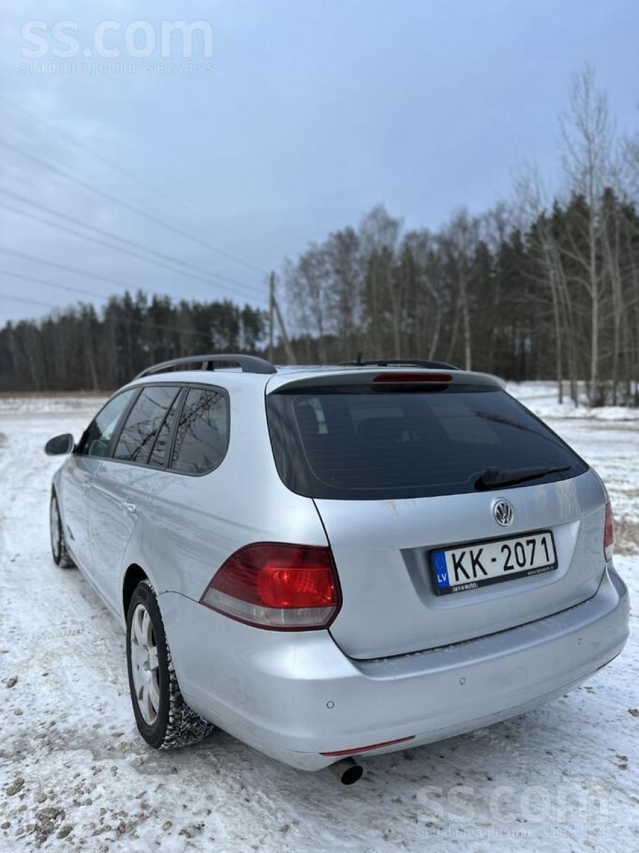 Grey Volkswagen Golf 2011 in Riga, with an engine capacity of 1.60 L and mileage of 368 thousand km for 2500 €, photo 3 on AUTOMOTO.COM.LV