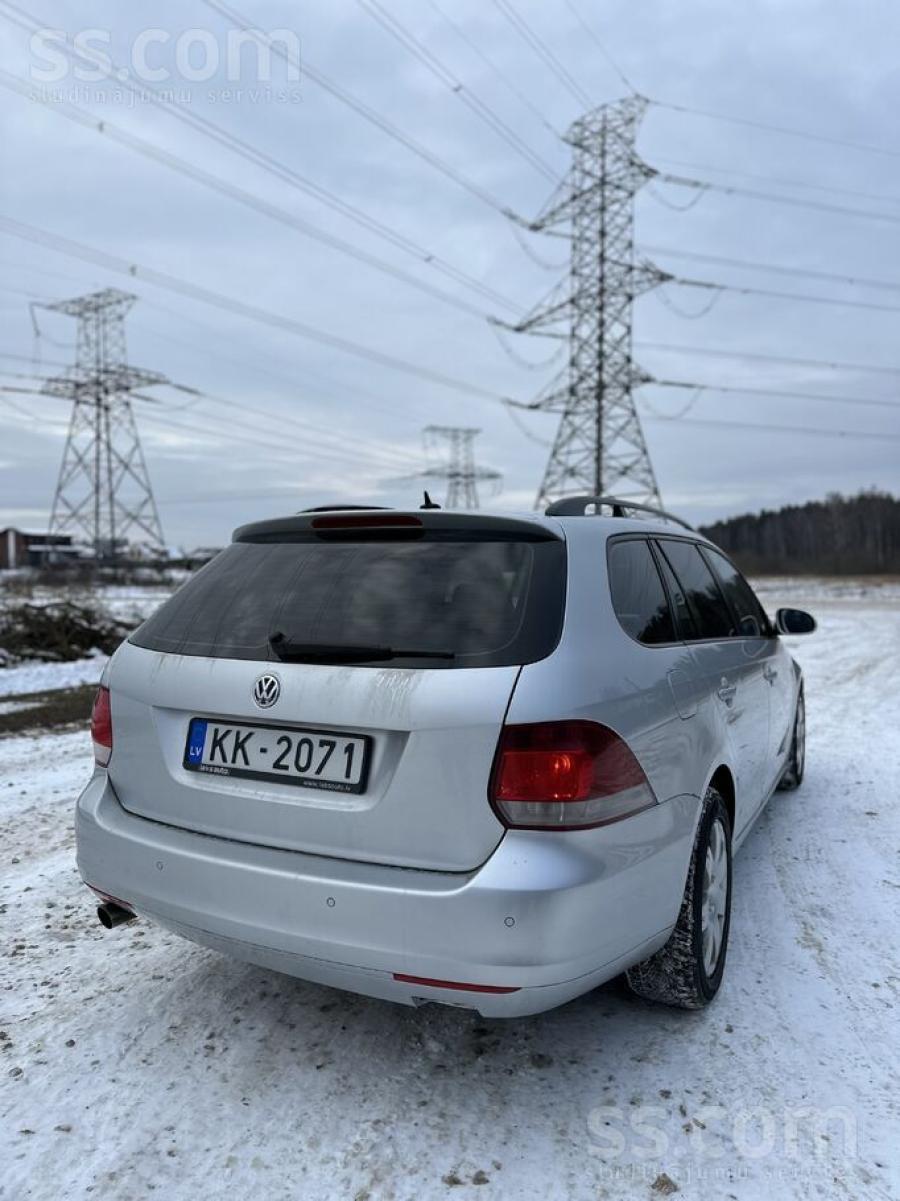 Grey Volkswagen Golf 2011 in Riga, with an engine capacity of 1.60 L and mileage of 368 thousand km for 2500 €, photo 4 on AUTOMOTO.COM.LV