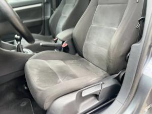 Pelēks Volkswagen Golf 2011 Jēkabpils, ar dzinēja tilpumu 2.00 L un nobraukumu 351 tūkst. km par 4500 €, foto 9 vietnē AUTOMOTO.COM.LV