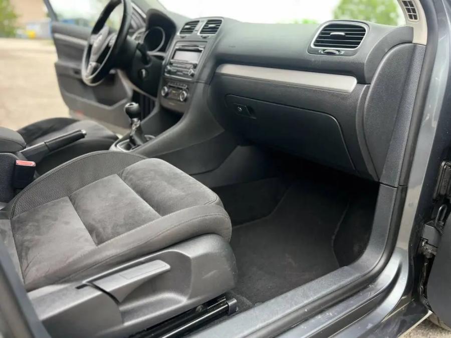 Pelēks Volkswagen Golf 2011 Jēkabpils, ar dzinēja tilpumu 2.00 L un nobraukumu 351 tūkst. km par 4500 €, foto 13 vietnē AUTOMOTO.COM.LV