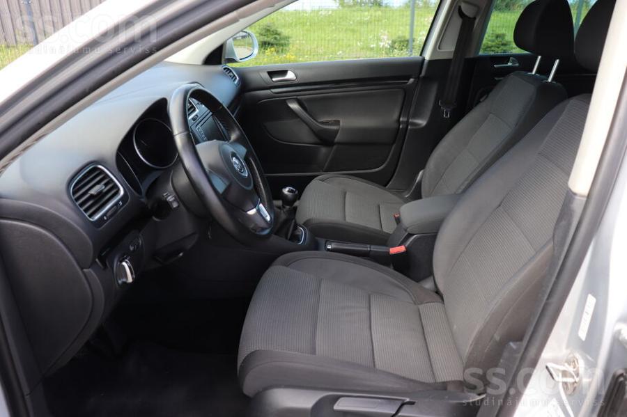 Pelēks Volkswagen Golf 2011 Rīga, ar dzinēja tilpumu 1.60 L un nobraukumu 221 tūkst. km par 3950 €, foto 15 vietnē AUTOMOTO.COM.LV