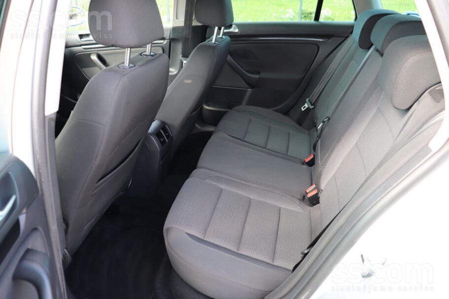 Pelēks Volkswagen Golf 2011 Rīga, ar dzinēja tilpumu 1.60 L un nobraukumu 221 tūkst. km par 3950 €, foto 16 vietnē AUTOMOTO.COM.LV