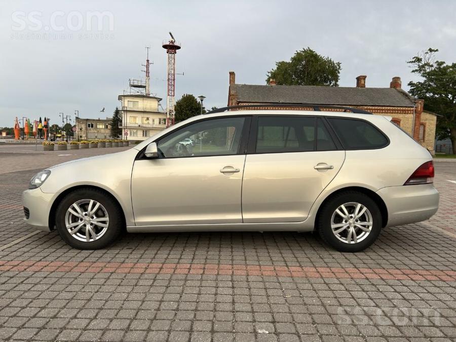 Grey Volkswagen Golf 2011 in Ventspils, with an engine capacity of 1.60 L and mileage of 274 thousand km for 2600 €, photo 3 on AUTOMOTO.COM.LV