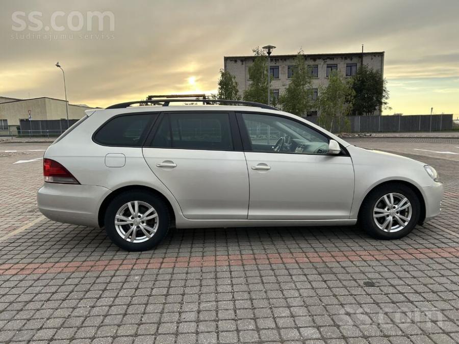 Grey Volkswagen Golf 2011 in Ventspils, with an engine capacity of 1.60 L and mileage of 274 thousand km for 2600 €, photo 4 on AUTOMOTO.COM.LV