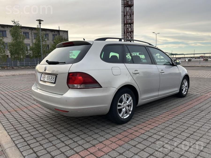 Grey Volkswagen Golf 2011 in Ventspils, with an engine capacity of 1.60 L and mileage of 274 thousand km for 2600 €, photo 5 on AUTOMOTO.COM.LV