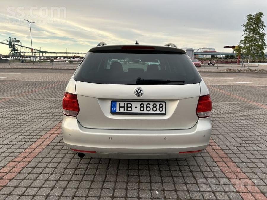 Grey Volkswagen Golf 2011 in Ventspils, with an engine capacity of 1.60 L and mileage of 274 thousand km for 2600 €, photo 6 on AUTOMOTO.COM.LV
