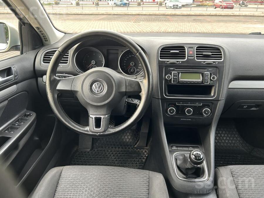 Grey Volkswagen Golf 2011 in Ventspils, with an engine capacity of 1.60 L and mileage of 274 thousand km for 2600 €, photo 8 on AUTOMOTO.COM.LV