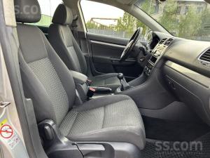 Grey Volkswagen Golf 2011 in Ventspils, with an engine capacity of 1.60 L and mileage of 274 thousand km for 2600 €, photo 10 on AUTOMOTO.COM.LV