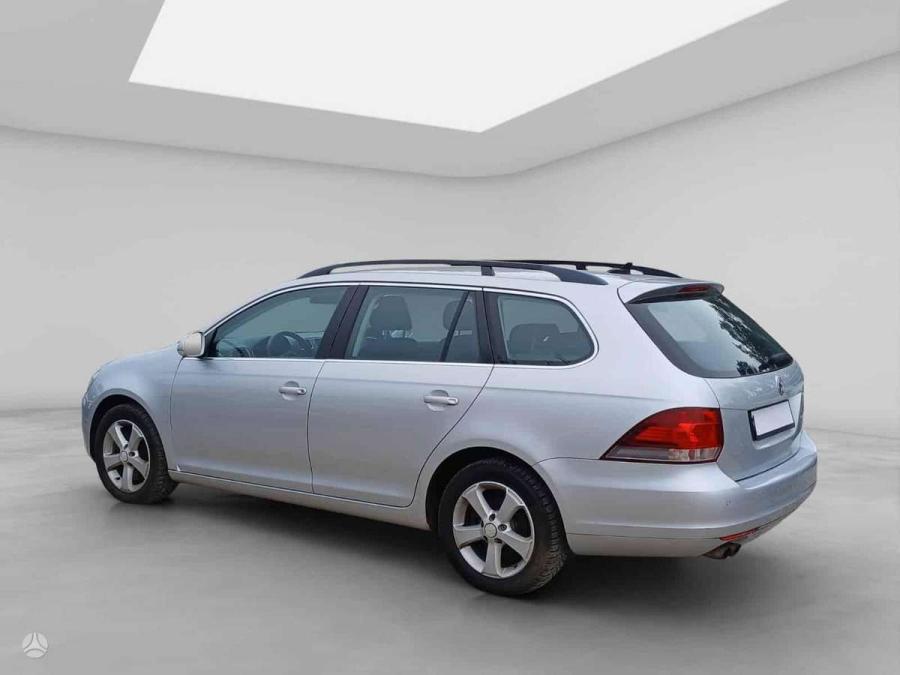 Grey Volkswagen Golf 2011 in Vilnius, with an engine capacity of 2.00 L and mileage of 316 thousand km for 3490 €, photo 4 on AUTOMOTO.COM.LV