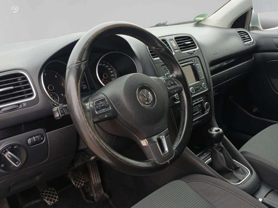 Grey Volkswagen Golf 2011 in Vilnius, with an engine capacity of 2.00 L and mileage of 316 thousand km for 3490 €, photo 8 on AUTOMOTO.COM.LV