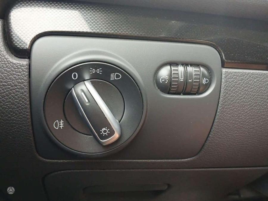 Grey Volkswagen Golf 2011 in Vilnius, with an engine capacity of 2.00 L and mileage of 316 thousand km for 3490 €, photo 11 on AUTOMOTO.COM.LV