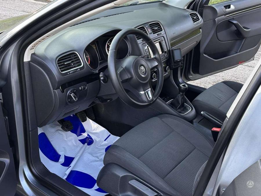 Pelēks Volkswagen Golf 2011 Jonava, ar dzinēja tilpumu 1.60 L un nobraukumu 298 tūkst. km par 3850 €, foto 17 vietnē AUTOMOTO.COM.LV