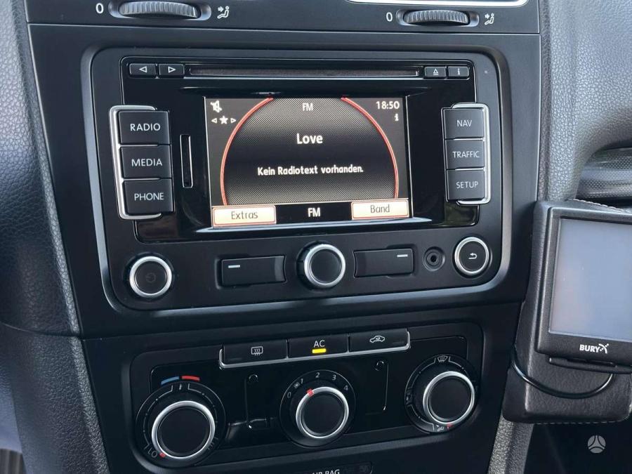 Pelēks Volkswagen Golf 2011 Jonava, ar dzinēja tilpumu 1.60 L un nobraukumu 298 tūkst. km par 3850 €, foto 23 vietnē AUTOMOTO.COM.LV