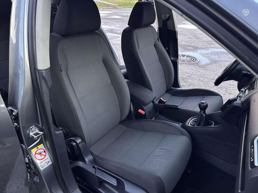 Pelēks Volkswagen Golf 2011 Jonava, ar dzinēja tilpumu 1.60 L un nobraukumu 298 tūkst. km par 3850 €, foto 29 vietnē AUTOMOTO.COM.LV