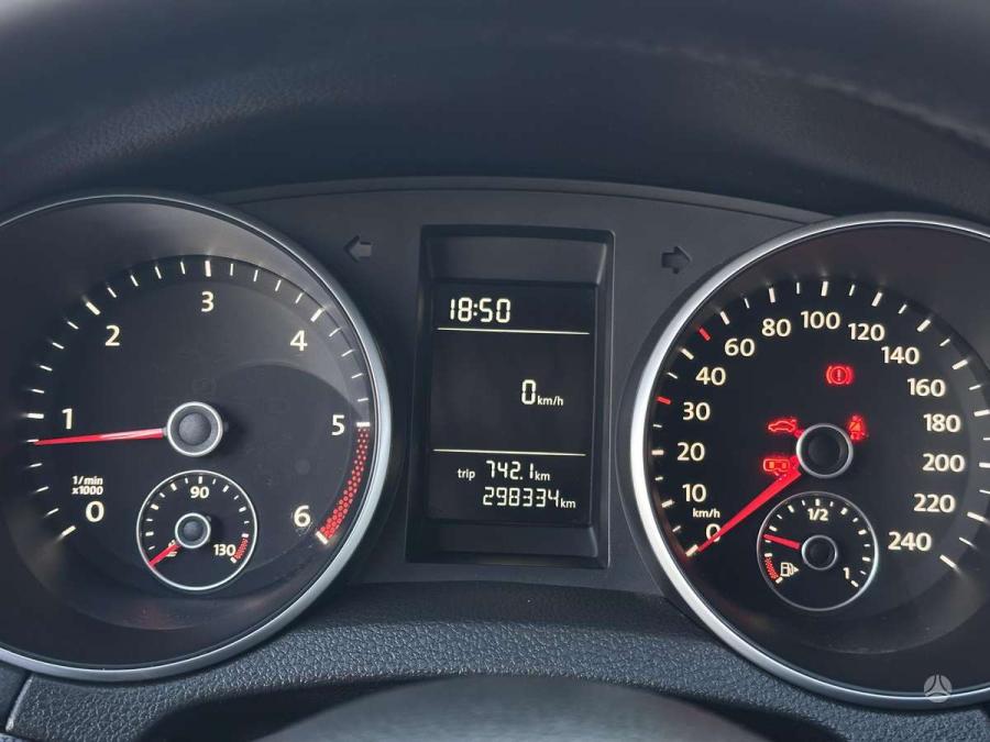 Pelēks Volkswagen Golf 2011 Jonava, ar dzinēja tilpumu 1.60 L un nobraukumu 298 tūkst. km par 3850 €, foto 20 vietnē AUTOMOTO.COM.LV