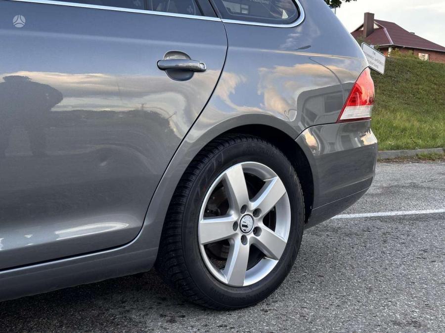 Pelēks Volkswagen Golf 2011 Jonava, ar dzinēja tilpumu 1.60 L un nobraukumu 298 tūkst. km par 3850 €, foto 32 vietnē AUTOMOTO.COM.LV