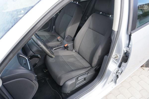 Volkswagen Golf 2011 Kvietiniai vietnē Pelēks Volkswagen Golf 2011 Kvietiniai, ar dzinēja tilpumu 1.60 L un nobraukumu 393 tūkst. km par 2200 €, foto 7 vietnē AUTOMOTO.COM.LV