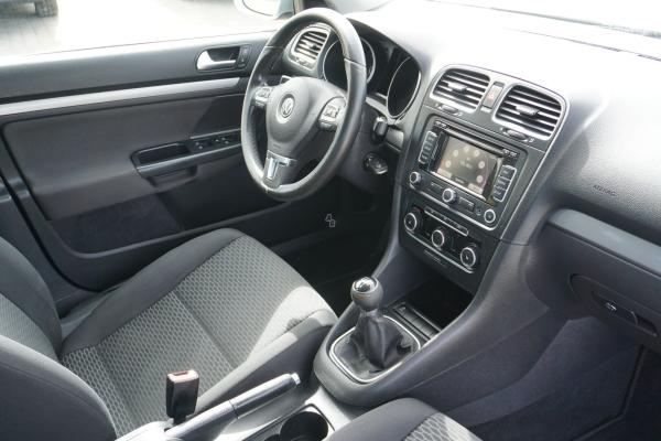 Volkswagen Golf 2011 Kvietiniai vietnē Pelēks Volkswagen Golf 2011 Kvietiniai, ar dzinēja tilpumu 1.60 L un nobraukumu 393 tūkst. km par 2200 €, foto 9 vietnē AUTOMOTO.COM.LV