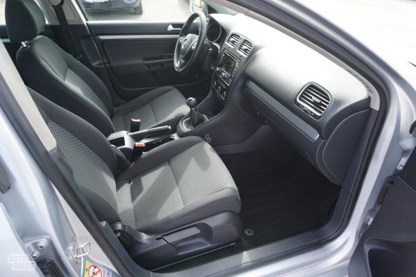 Volkswagen Golf 2011 Kvietiniai vietnē Pelēks Volkswagen Golf 2011 Kvietiniai, ar dzinēja tilpumu 1.60 L un nobraukumu 393 tūkst. km par 2200 €, foto 10 vietnē AUTOMOTO.COM.LV
