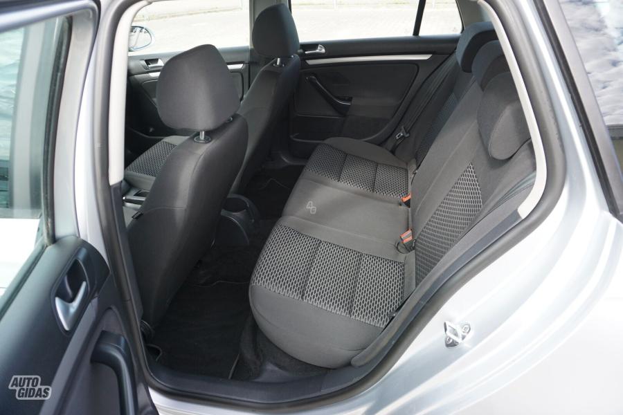 Pelēks Volkswagen Golf 2011 Kvietiniai, ar dzinēja tilpumu 1.60 L un nobraukumu 393 tūkst. km par 2200 €, foto 14 vietnē AUTOMOTO.COM.LV