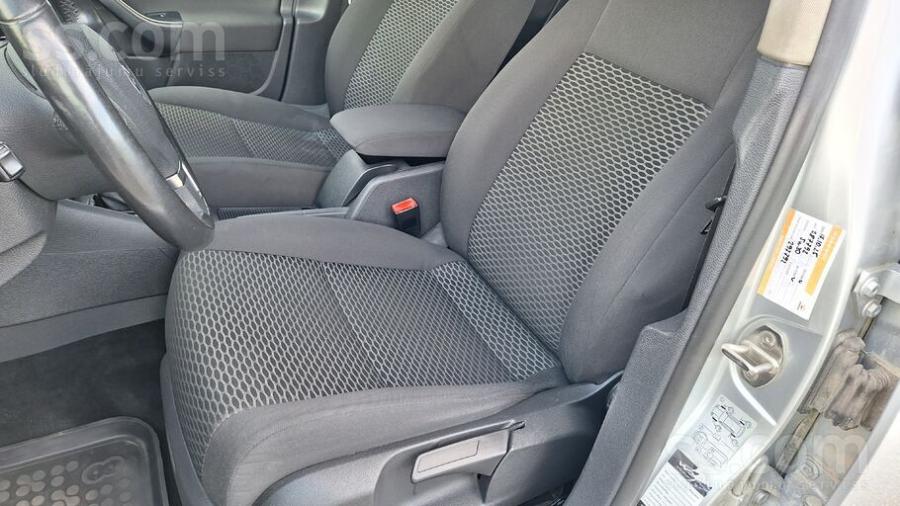Pelēks Volkswagen Golf 2011 Rīga, ar dzinēja tilpumu 1.60 L un nobraukumu 289 tūkst. km par 2500 €, foto 10 vietnē AUTOMOTO.COM.LV