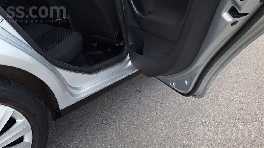 Pelēks Volkswagen Golf 2011 Rīga, ar dzinēja tilpumu 1.60 L un nobraukumu 289 tūkst. km par 2500 €, foto 21 vietnē AUTOMOTO.COM.LV
