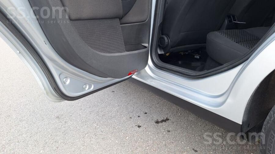 Pelēks Volkswagen Golf 2011 Rīga, ar dzinēja tilpumu 1.60 L un nobraukumu 289 tūkst. km par 2500 €, foto 24 vietnē AUTOMOTO.COM.LV