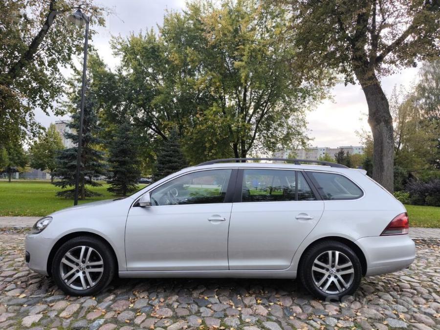 Grey Volkswagen Golf 2011 in Jelgava, with an engine capacity of 1.60 L and mileage of 240 thousand km for 4650 €, photo 6 on AUTOMOTO.COM.LV