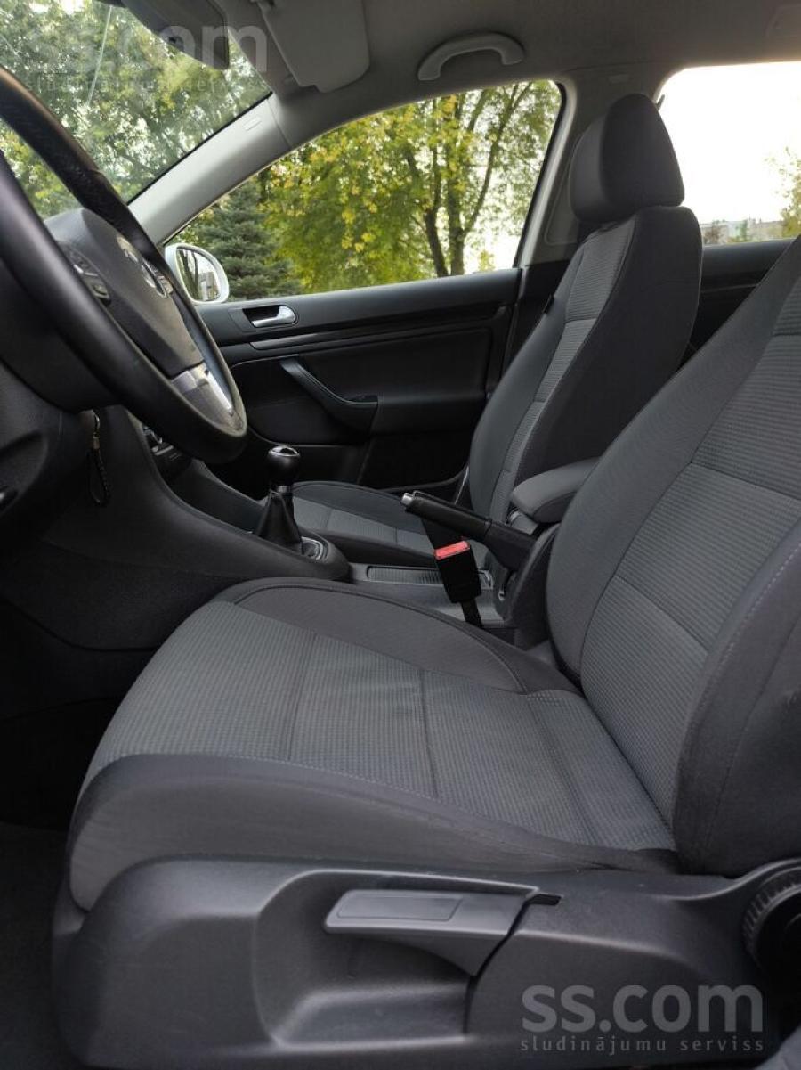 Grey Volkswagen Golf 2011 in Jelgava, with an engine capacity of 1.60 L and mileage of 240 thousand km for 4650 €, photo 11 on AUTOMOTO.COM.LV