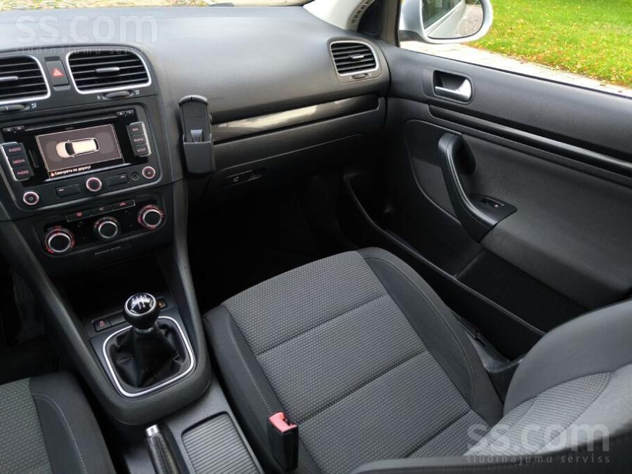 Grey Volkswagen Golf 2011 in Jelgava, with an engine capacity of 1.60 L and mileage of 240 thousand km for 4650 €, photo 15 on AUTOMOTO.COM.LV