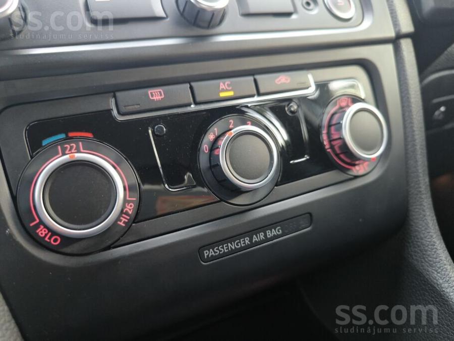 Grey Volkswagen Golf 2011 in Jelgava, with an engine capacity of 1.60 L and mileage of 240 thousand km for 4650 €, photo 17 on AUTOMOTO.COM.LV