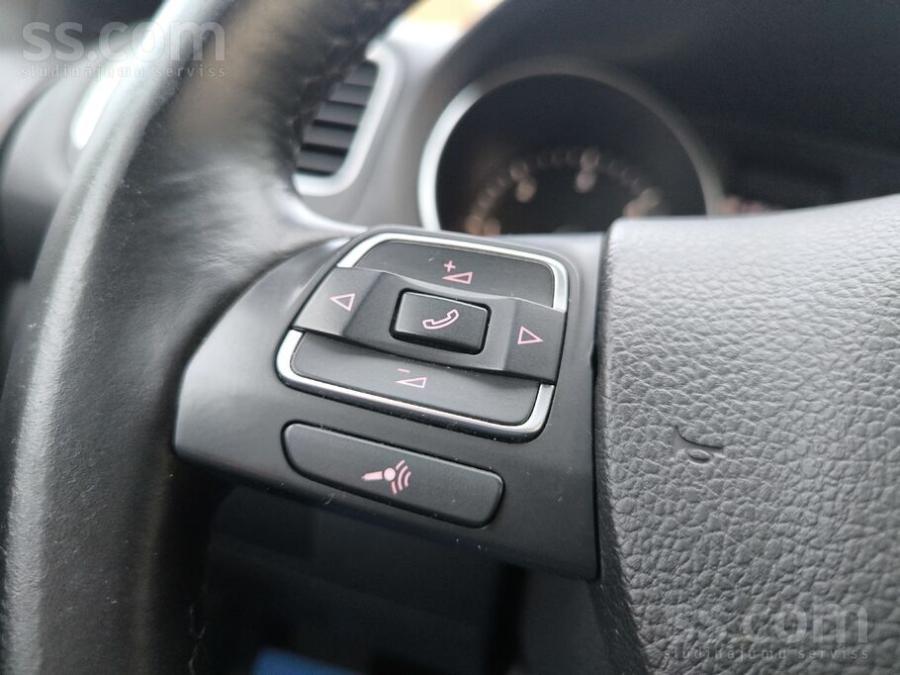 Grey Volkswagen Golf 2011 in Jelgava, with an engine capacity of 1.60 L and mileage of 240 thousand km for 4650 €, photo 20 on AUTOMOTO.COM.LV